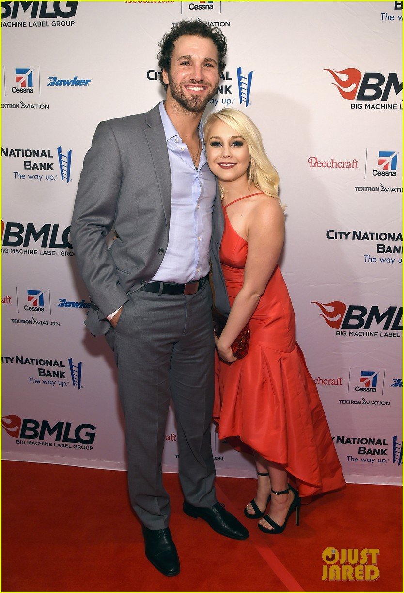 Country Singer RaeLynn & Hubby Josh Davis Are Expecting! | Photo ...