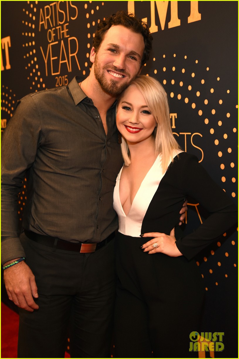 Full Sized Photo of country singer raelynn hubby josh davis are ...