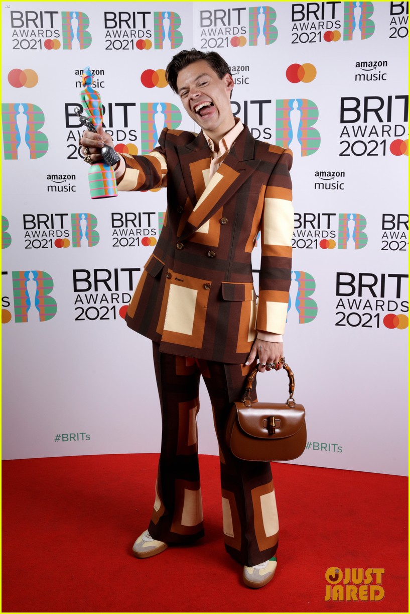 Harry Styles Dedicates His Win to Frontline Workers at Brit Awards 2021 ... Harry Styles Dedicates His Win to Frontline Workers at Brit Awards 2021 ...