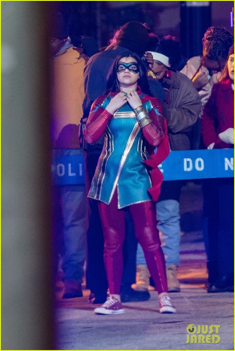 Full Sized Photo of iman vellani in ms marvel costume 12 | Iman Vellani Suits Up as Ms. Marvel ...