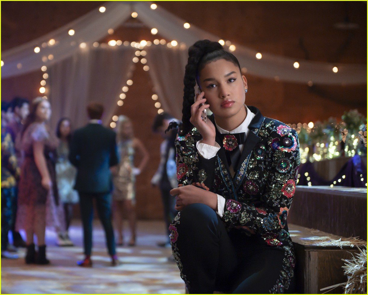 Gina & Seb Shine During Amazing Performances at Carlos' Quinceañero on ...