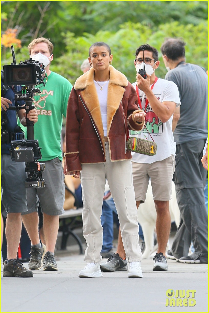 Jordan Alexander & Eli Brown Kiss In New 'Gossip Girl' Set Photos ...