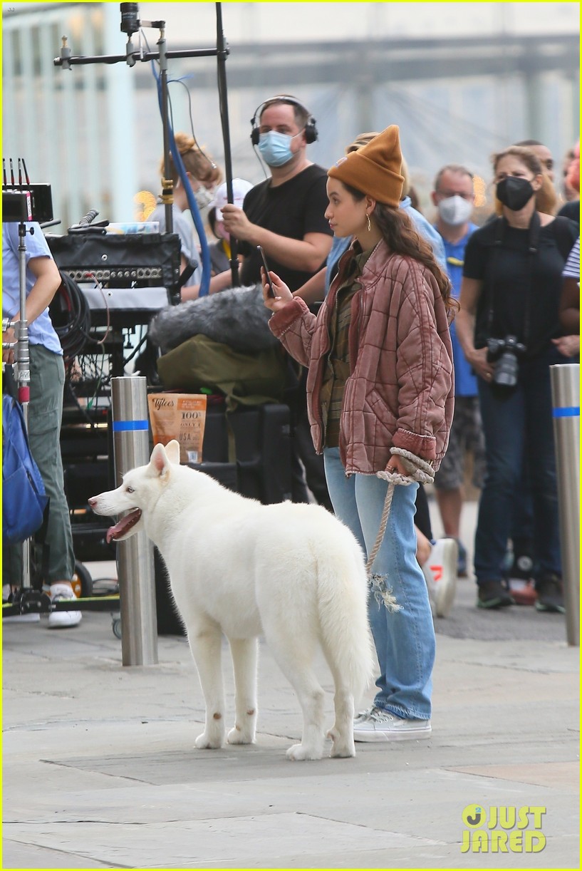 Jordan Alexander & Eli Brown Kiss In New 'Gossip Girl' Set Photos ...