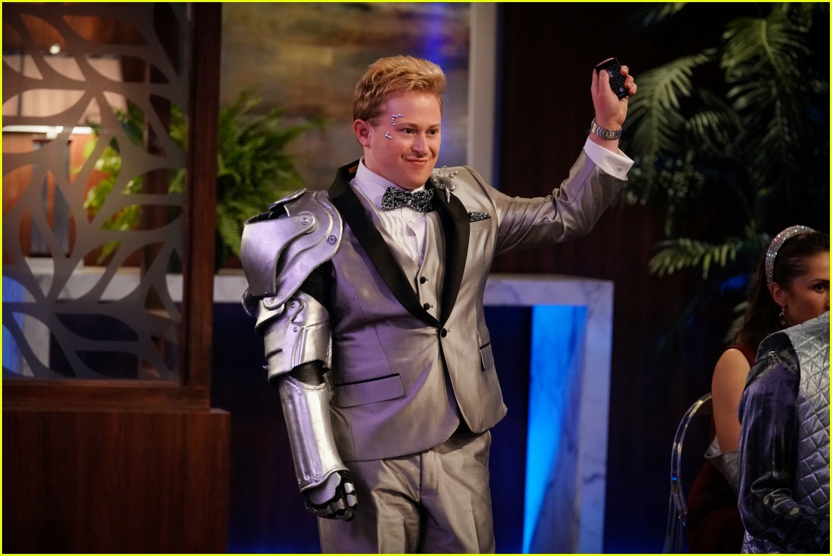 Reed Alexander Returns as Carly's Nemesis Nevel On New 'iCarly' Episode ...