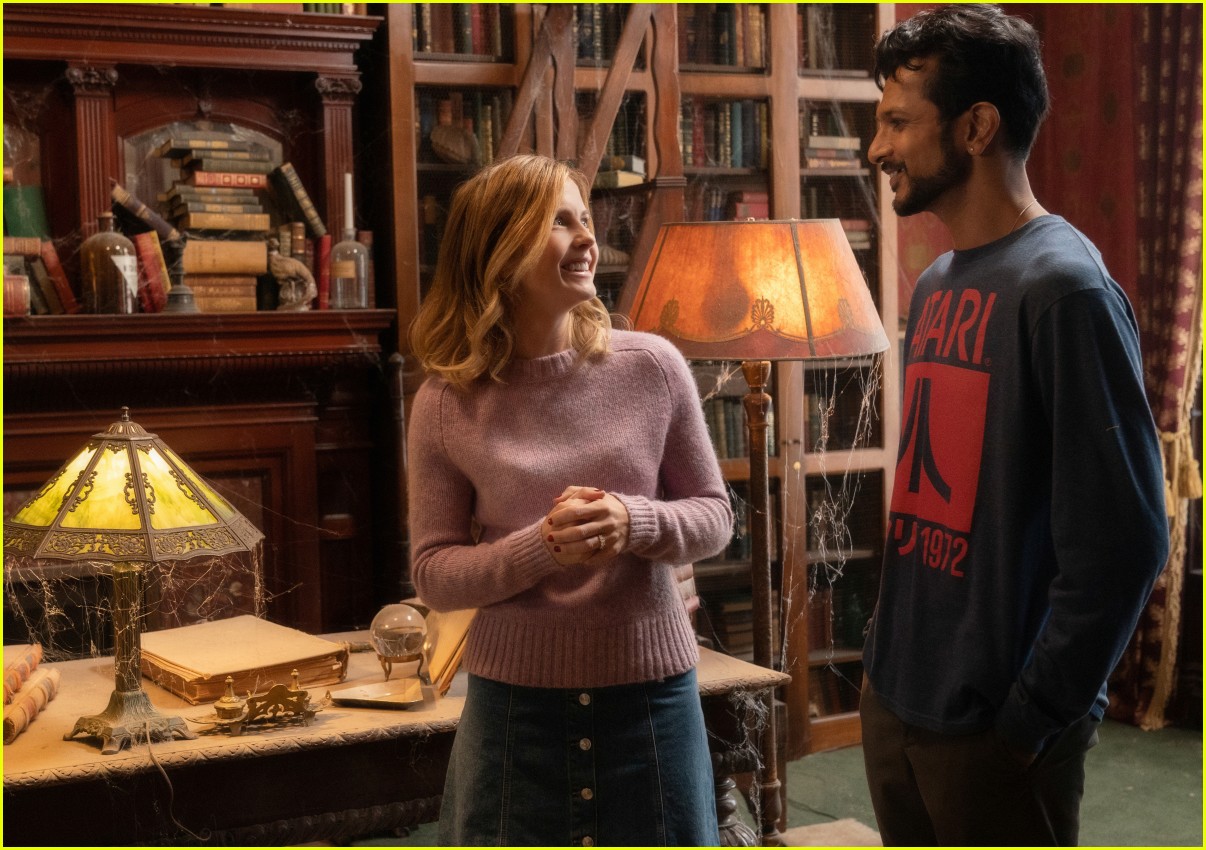 First Look & Premiere Date For Rose McIver's New Series 'Ghosts' Revealed | Photo 1317159 ...