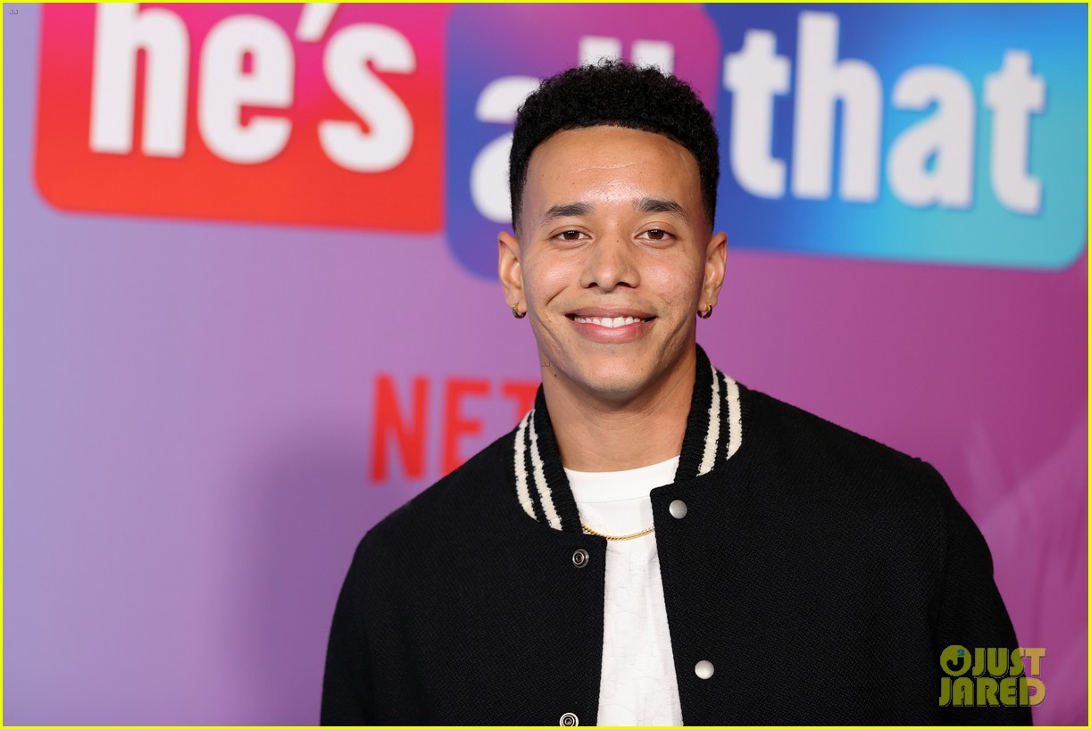 Full Sized Photo of addison rae tanner buchanan hes all that premiere ...