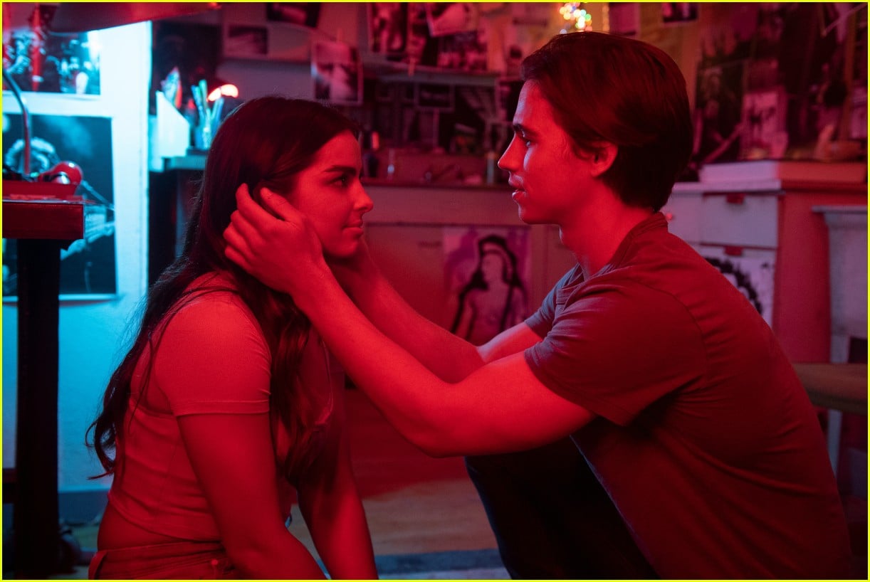 Full Sized Photo of addison rae tanner buchanan star in hes all that ...