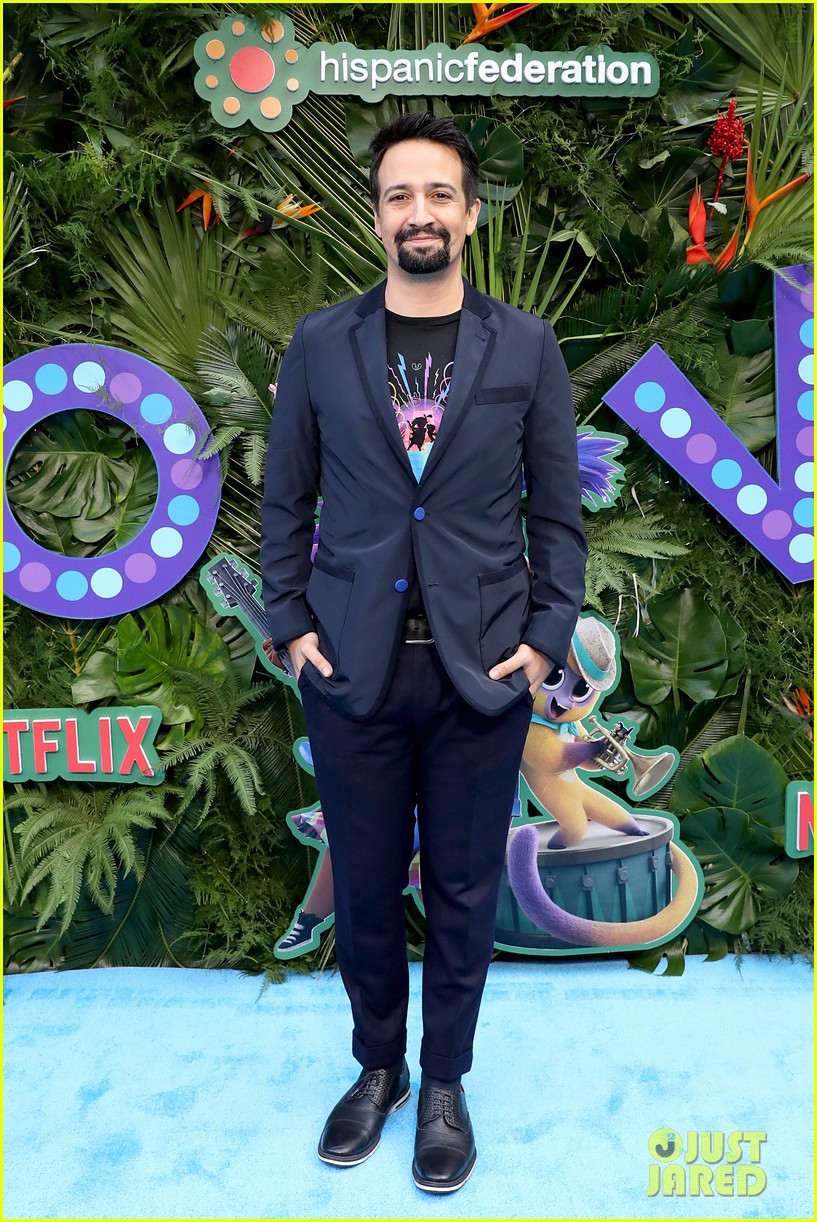 Full Sized Photo of ynairaly simo premieres new movie vivo with lin ...