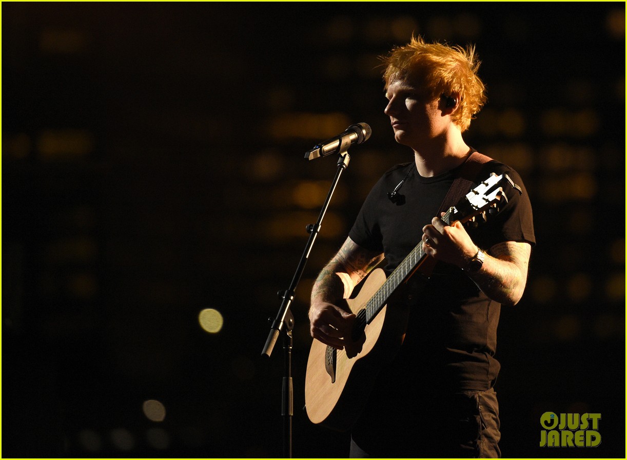 Full Sized Photo of ed sheeran shiver performance vmas 2021 05 | Ed ...