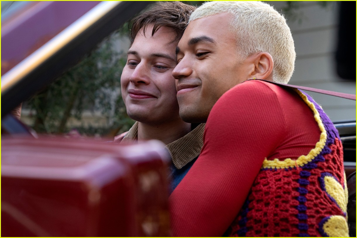 Full Sized Photo of who was on the rooftop with chester in generation ...