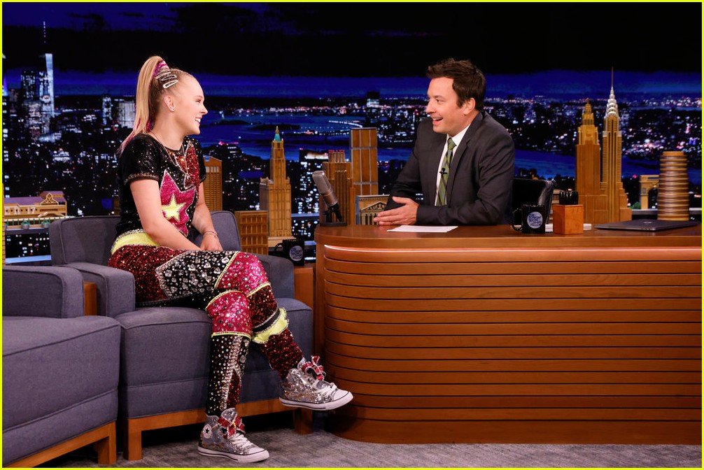 JoJo Siwa Explains Her 4 Anniversaries With Girlfriend Kylie Prew ...