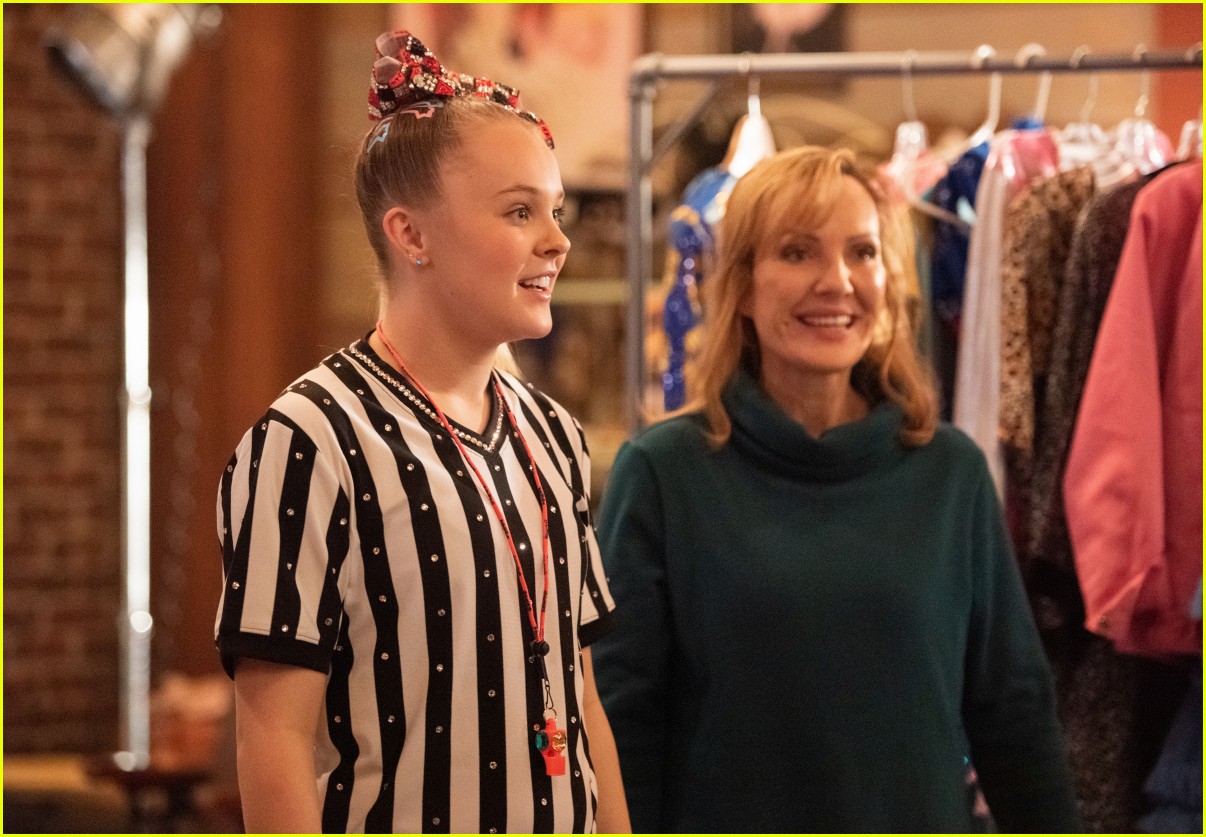 JoJo Siwa Reveals Who First Came Up With The Idea for 'The J Team ...