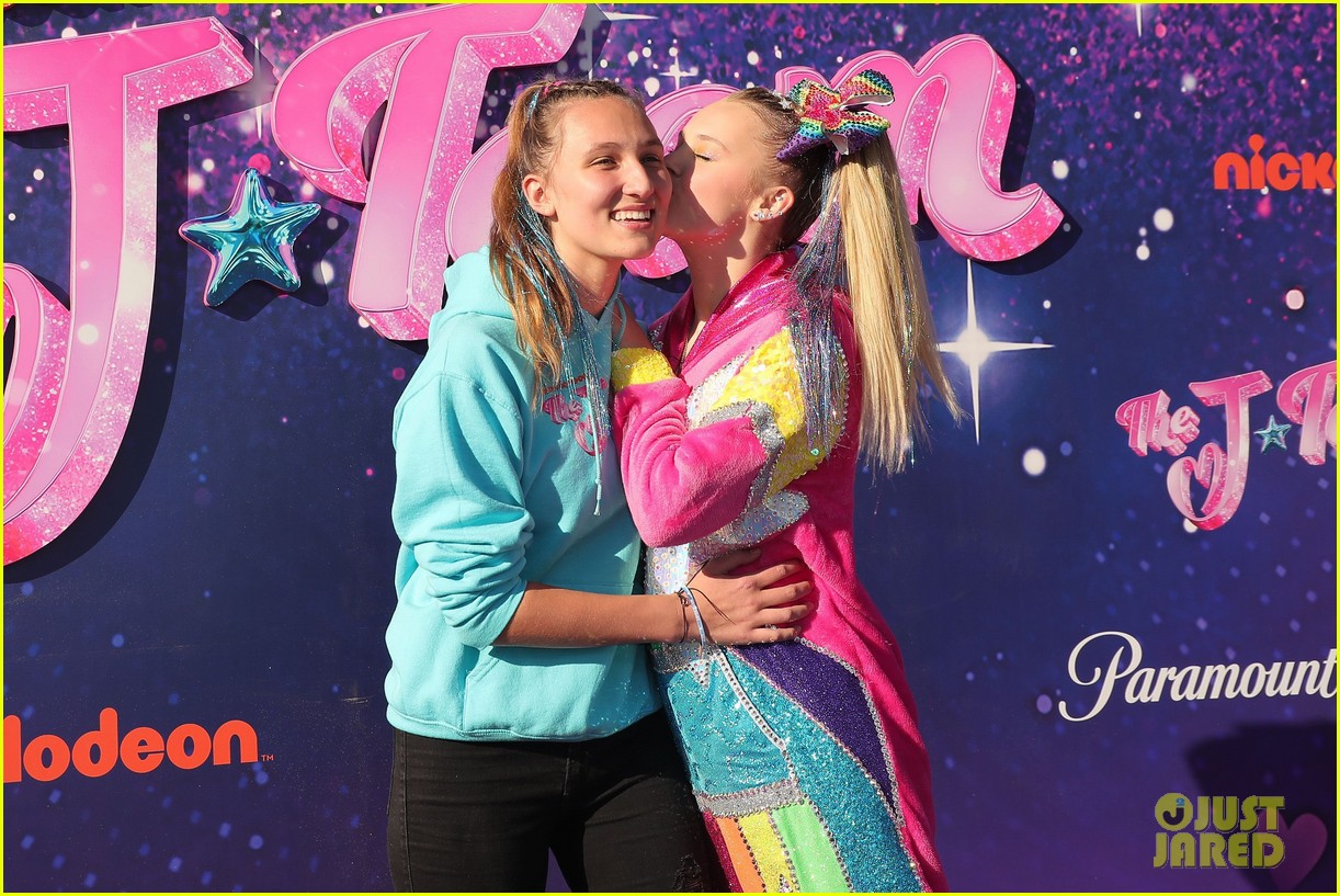Full Sized Photo of jojo siwa kisses kylie prew j team premiere 02 ...
