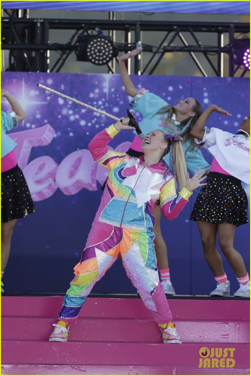 Full Sized Photo of jojo siwa kisses kylie prew j team premiere 15 ...