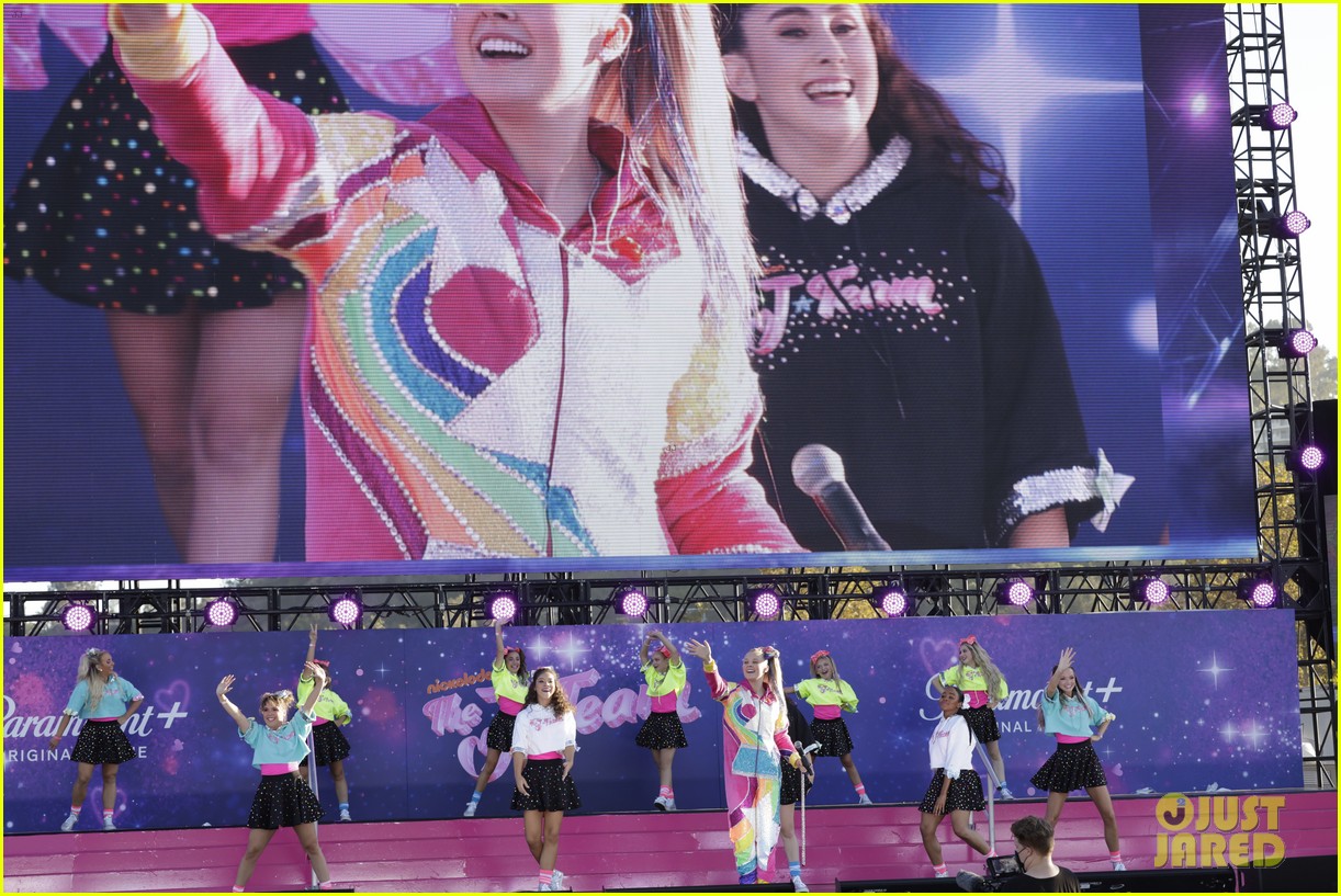 Full Sized Photo of jojo siwa kisses kylie prew j team premiere 16 ...