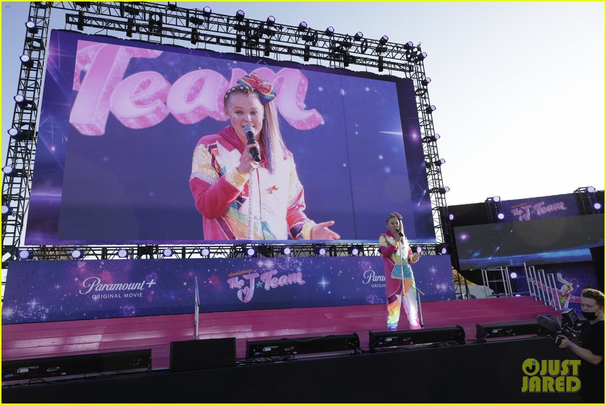 Full Sized Photo of jojo siwa kisses kylie prew j team premiere 17 ...