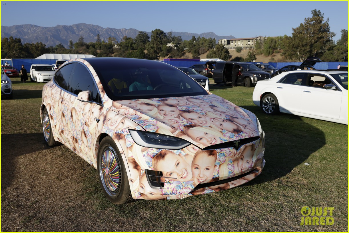 Full Sized Photo of jojo siwa kisses kylie prew j team premiere 19 ...