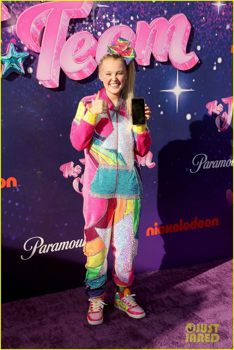 JoJo Siwa Makes Red Carpet Debut With Girlfriend Kylie Prew at 'The J ...