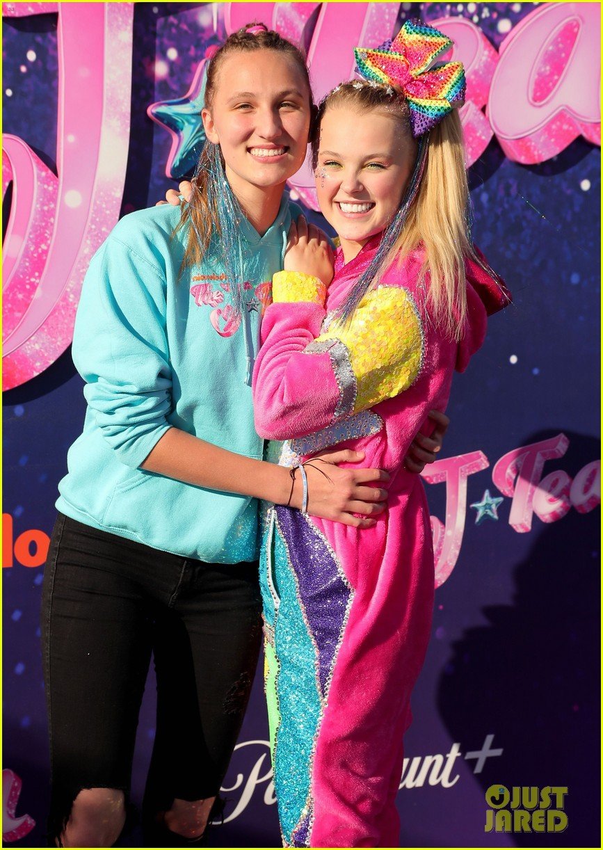 Full Sized Photo of jojo siwa kisses kylie prew j team premiere 24 ...