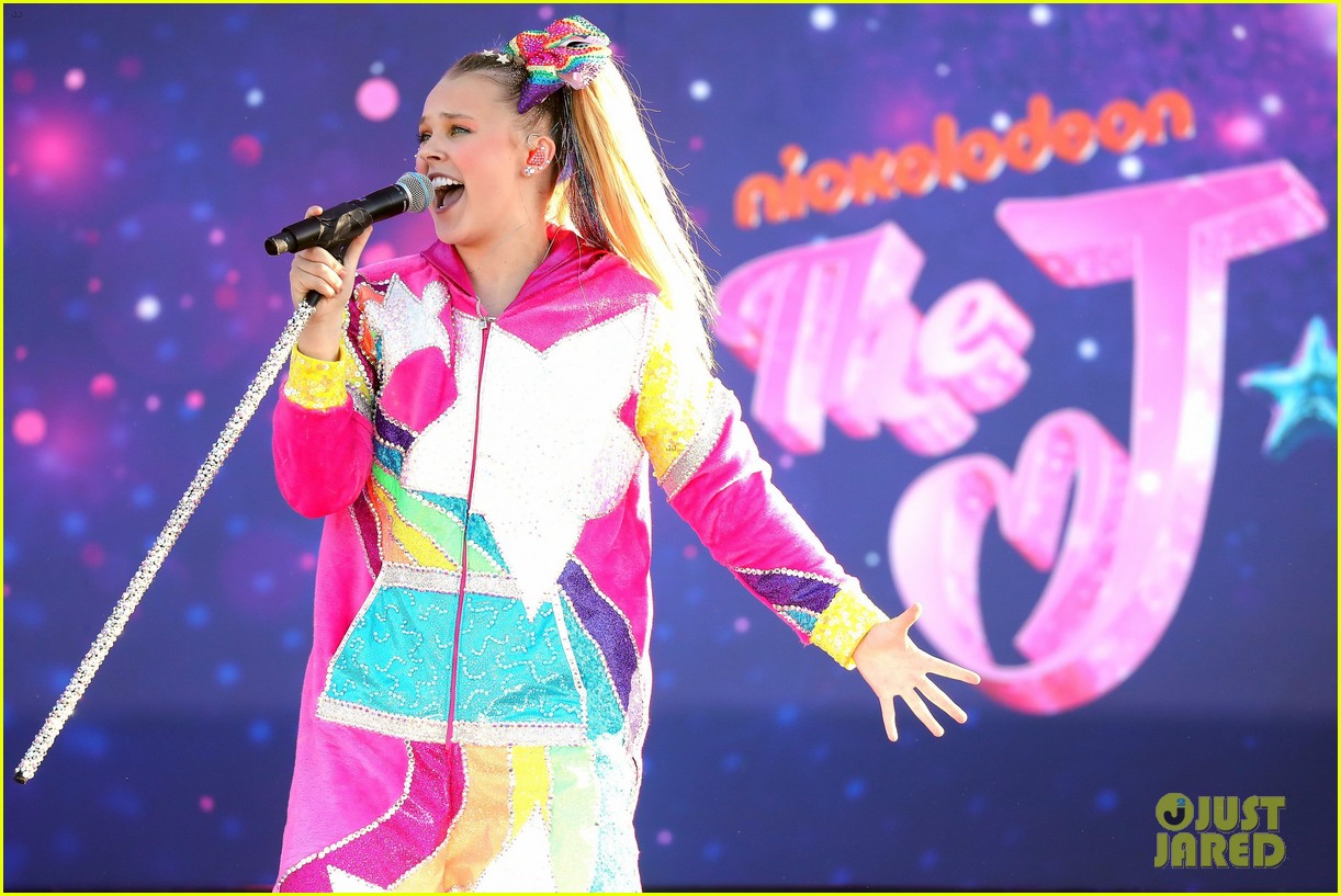 Full Sized Photo of jojo siwa kisses kylie prew j team premiere 41 ...