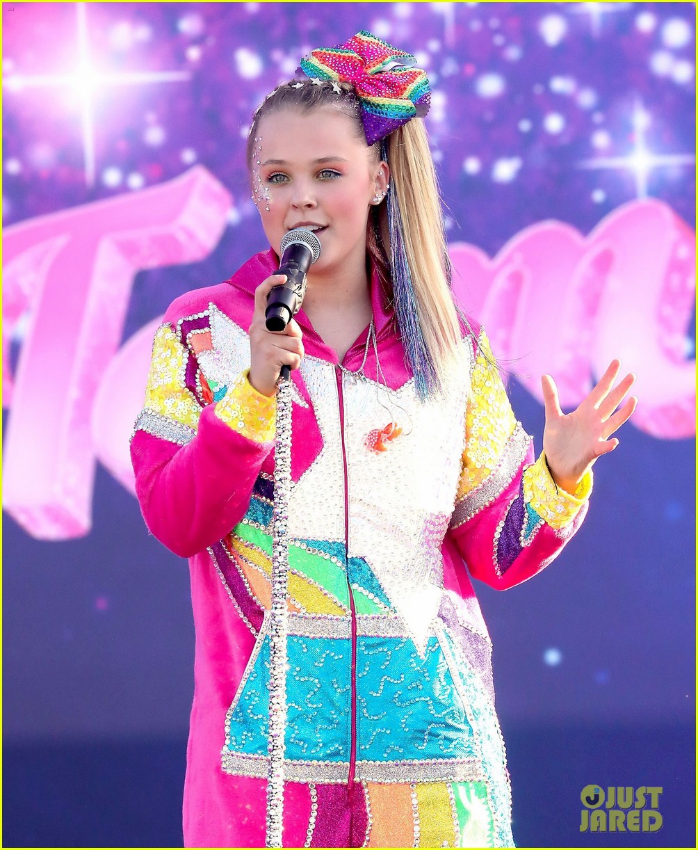 Full Sized Photo of jojo siwa kisses kylie prew j team premiere 50 ...