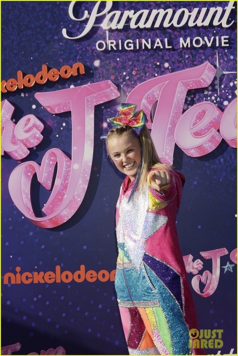 JoJo Siwa Makes Red Carpet Debut With Girlfriend Kylie Prew at 'The J ...