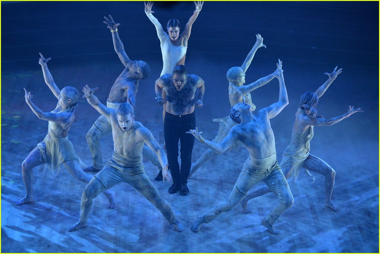 Derek Hough & Hayley Erbert Dance a Tango On 'Dancing With The Stars ...