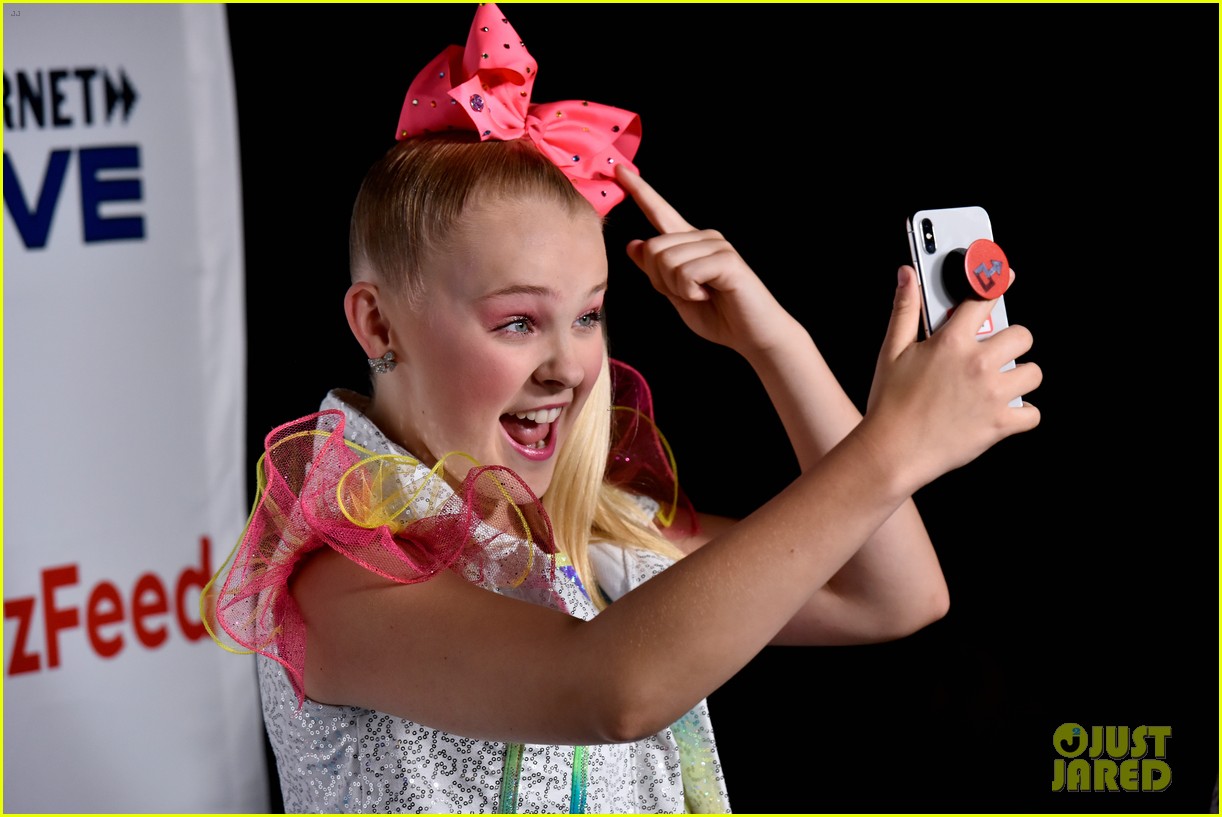 JoJo Siwa Says Her Iconic Bows Are On a 'Long Vacation' | Photo 1326504 ...