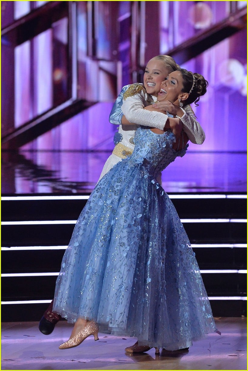 JoJo Siwa Turns Into Prince Charming For Dancing With The Stars' Disney ...