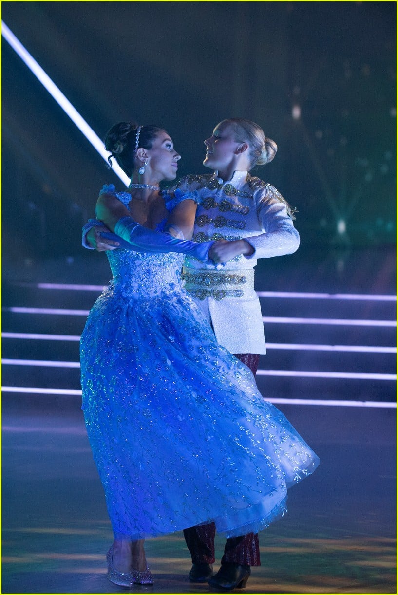 JoJo Siwa Turns Into Prince Charming For Dancing With The Stars' Disney ...