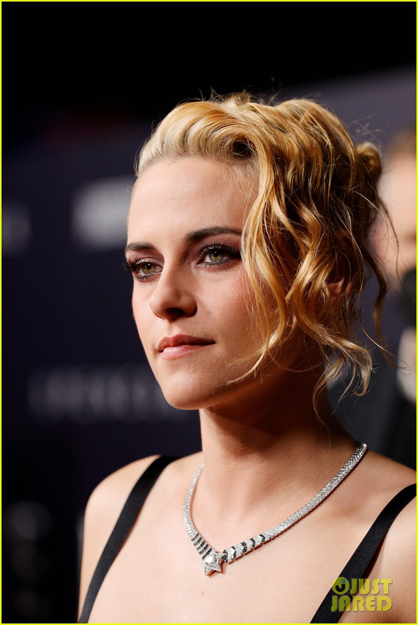 Full Sized Photo of kristen stewart steps out spencer premiere la 14 ...
