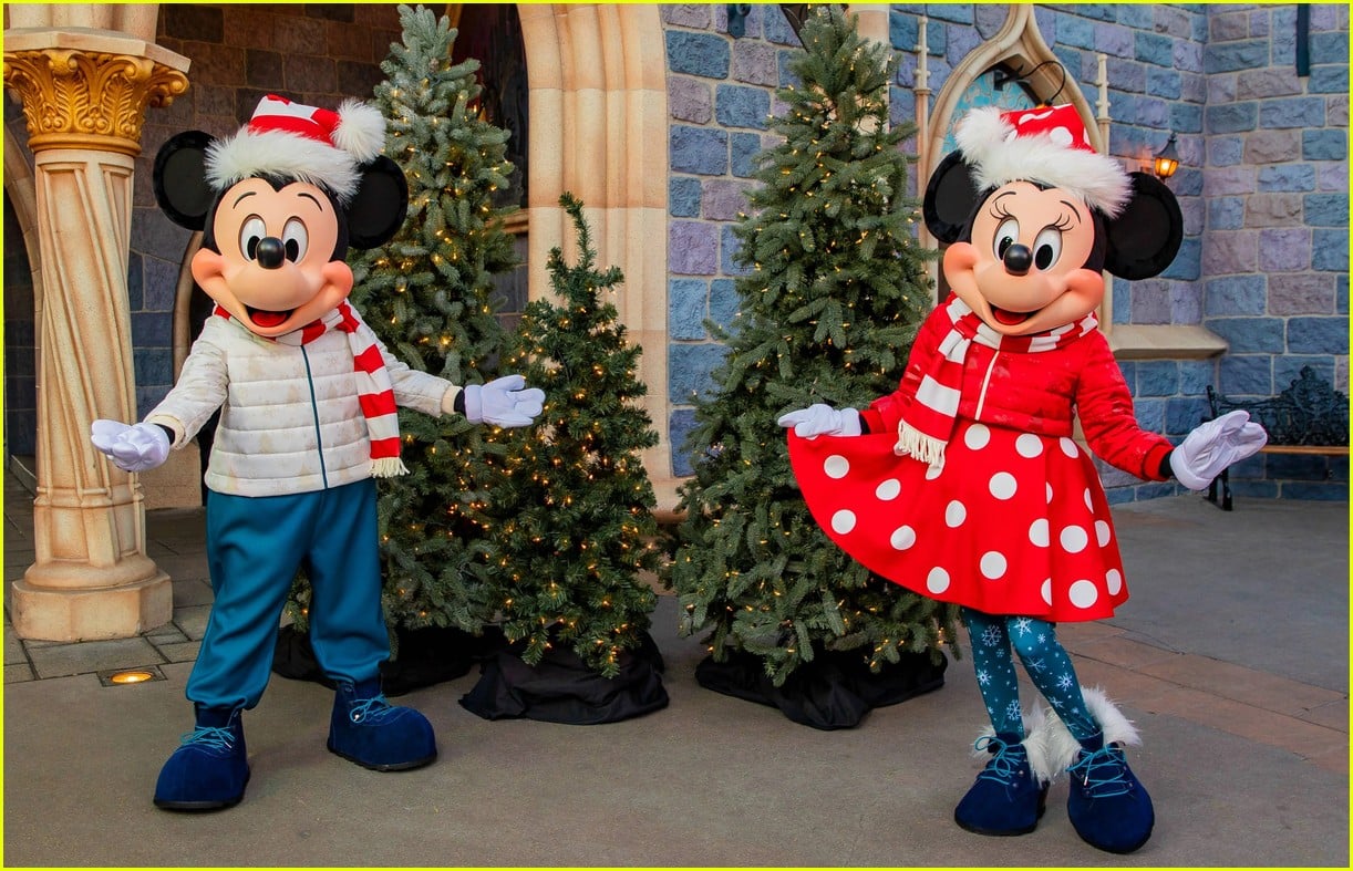 Mickey & Minnie Mouse Debut New Holiday 2021 Outfits & New Holiday ...