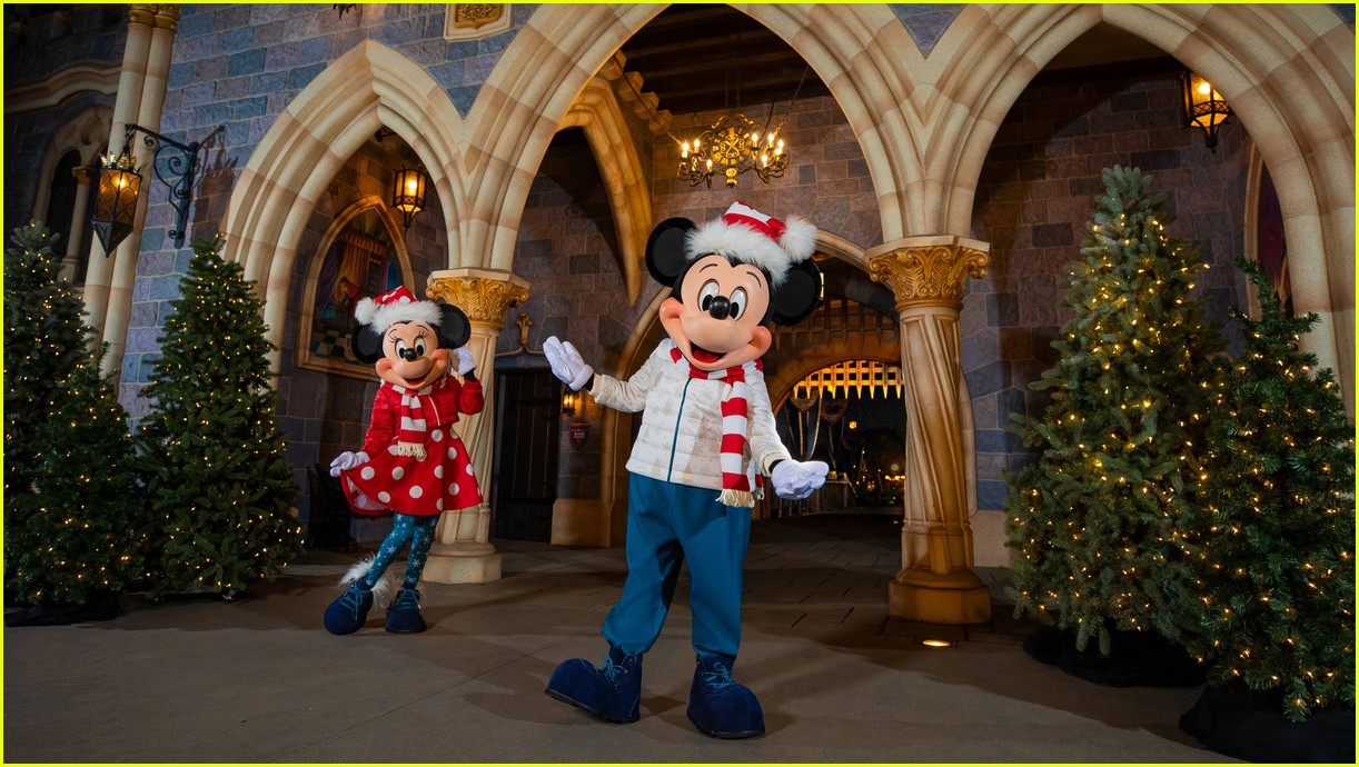 Mickey & Minnie Mouse Debut New Holiday 2021 Outfits & New Holiday ...