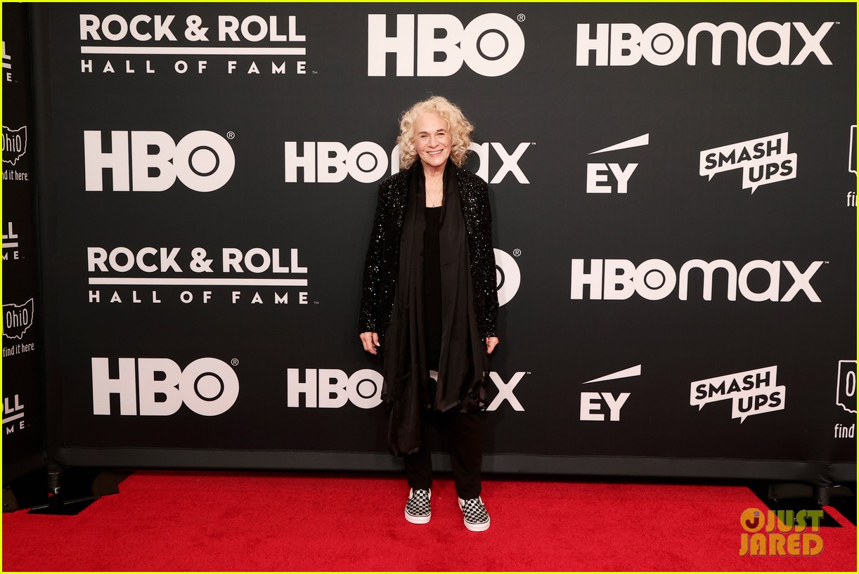 Taylor Swift Opens Rock & Roll Hall of Fame Induction Ceremony While ...