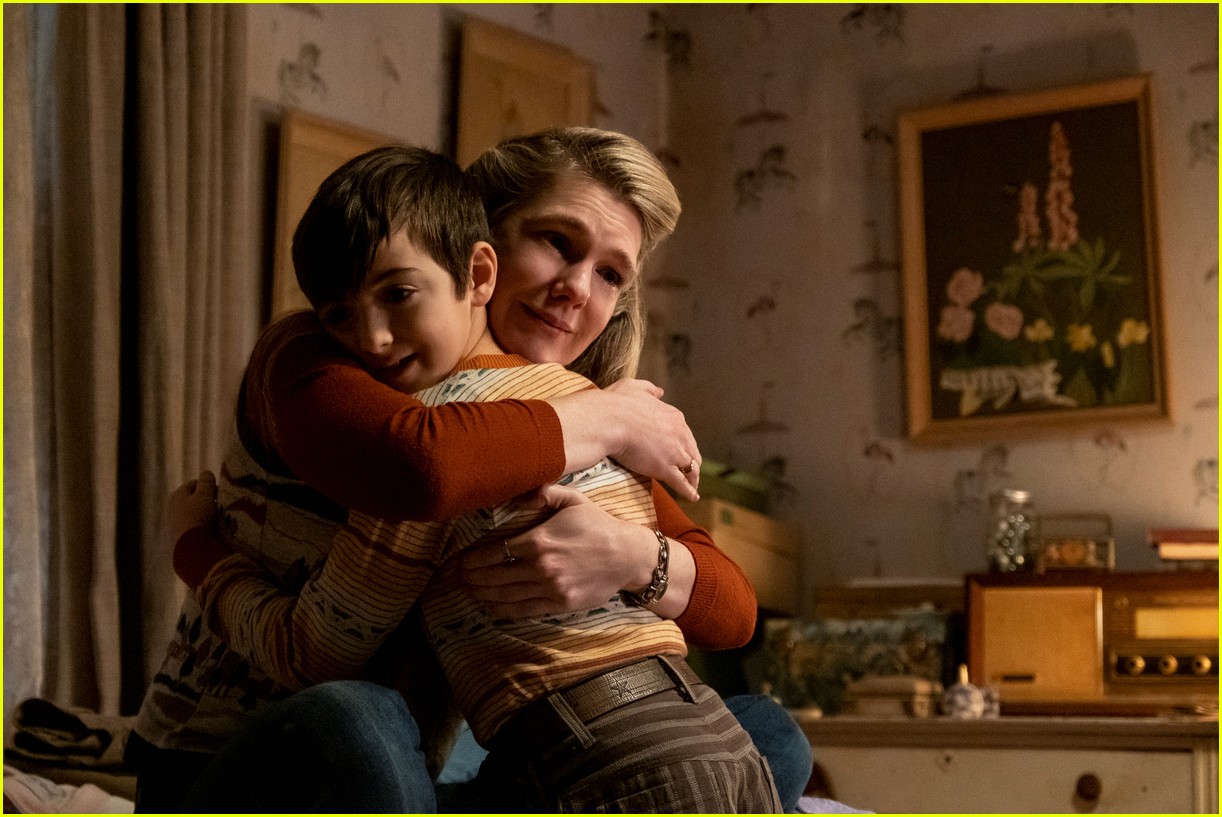 Daniel Ranieri & Tye Sheridan Star as JR Moehringer In 'The Tender Bar ...