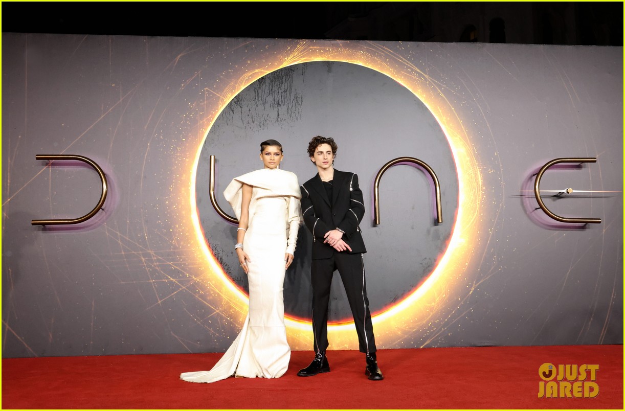 Full Sized Photo of zendaya timothee chalamet dune miami premiere 34 ... Full Sized Photo of zendaya timothee chalamet dune miami premiere 34 ...