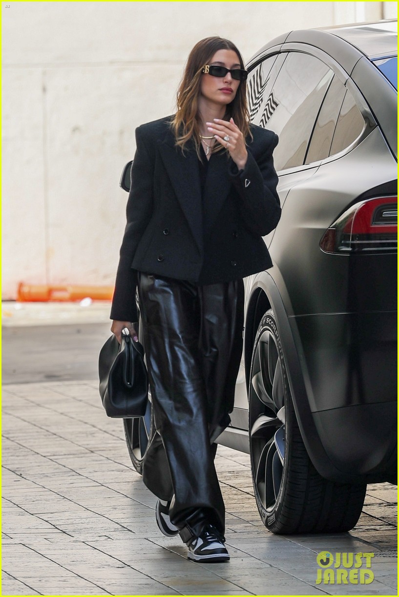 Hailey Bieber Wears a Necklace with Husband Justin Bieber's Initials On ...