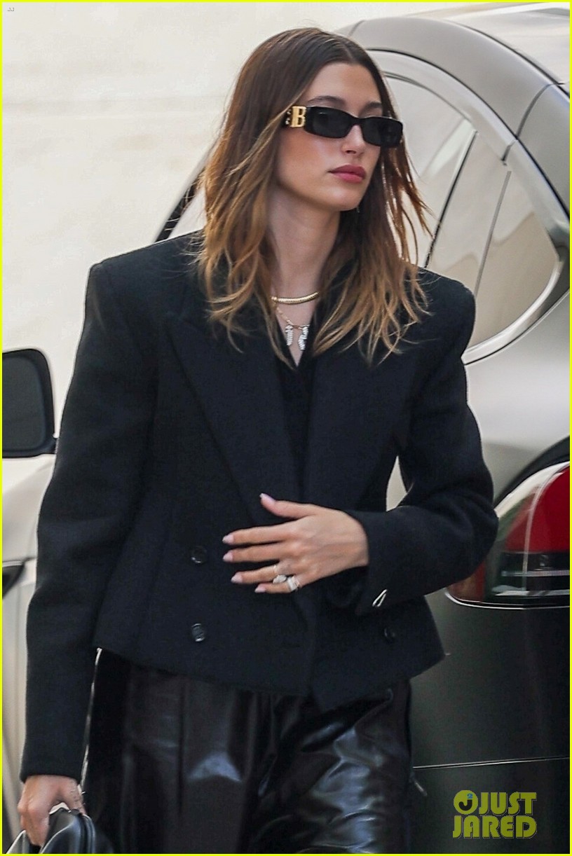 Hailey Bieber Wears a Necklace with Husband Justin Bieber's Initials On ...