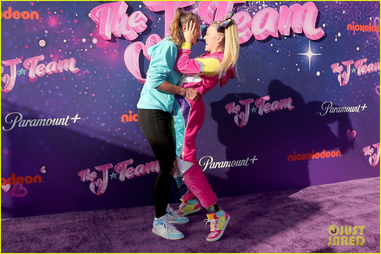 Full Sized Photo of jojo siwa reveals current relationship status with ...