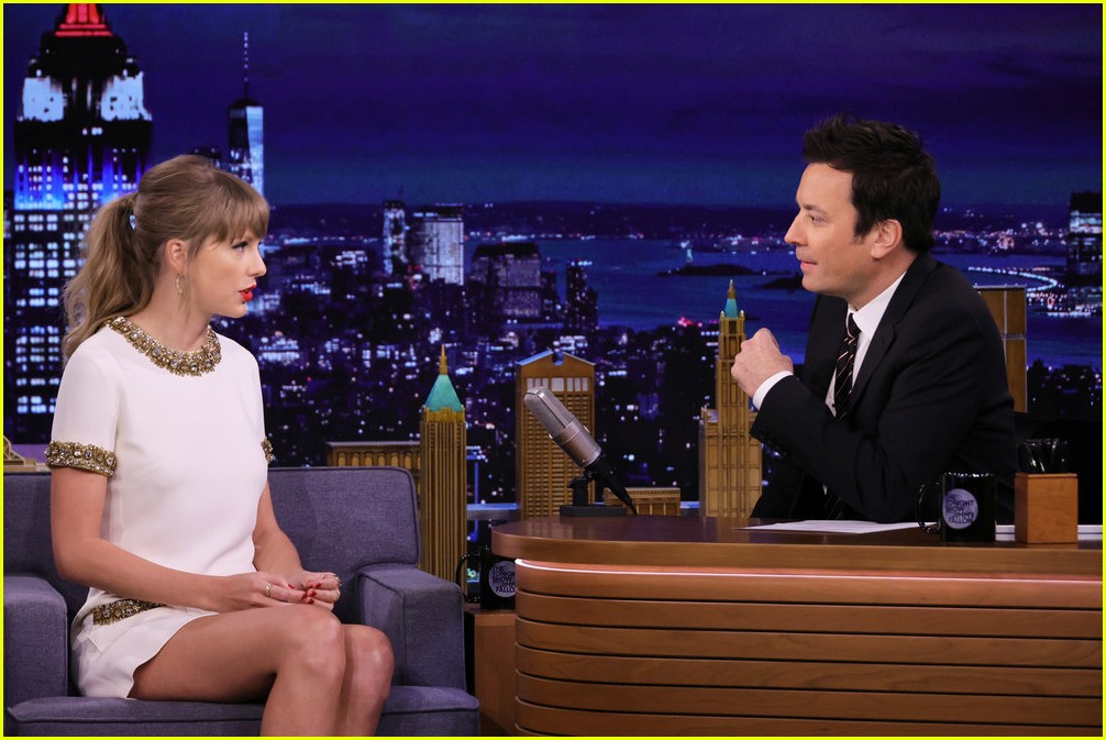 See Photos from Taylor Swift's 'Fallon' & 'Meyers' Interviews! | Photo ...