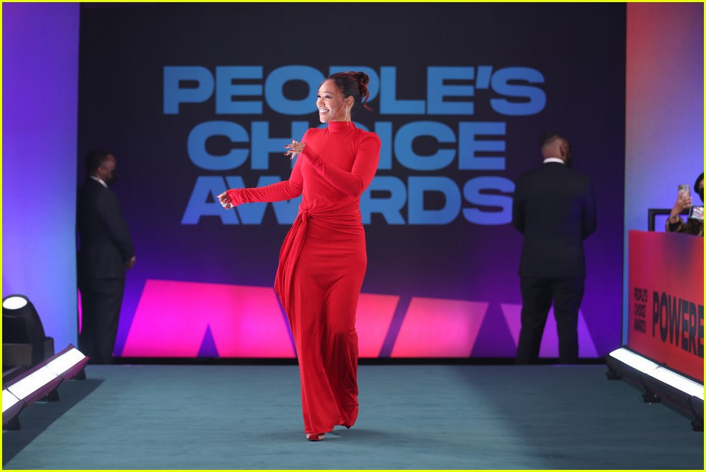 Candice Patton Represents 'The Flash' at People's Choice Awards 2021 ...