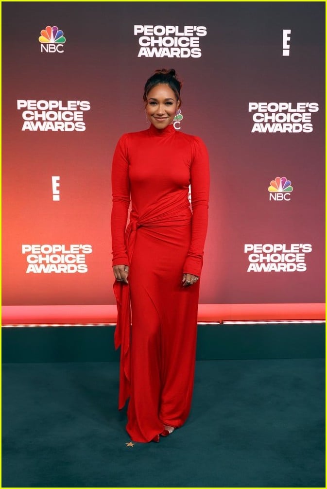 Full Sized Photo of candice patton is lady in red at peoples choice ...