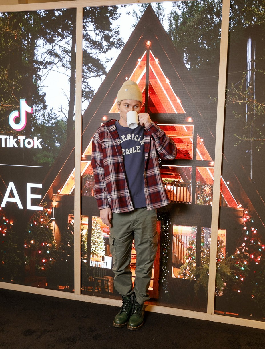 Addison Rae Celebrates The Holiday Season With 'Outer Banks' Stars ...