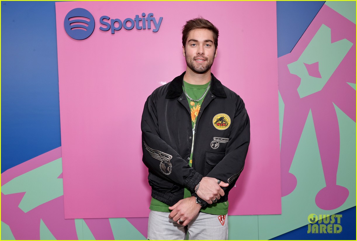 'Never Have I Ever' Stars Jaren Lewison & Maitreyi Ramakrishnan Attend ...