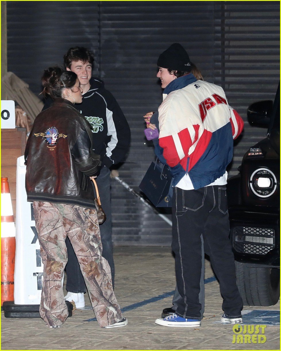 Madison Beer & Nick Austin Hold Hands On Dinner Date | Photo 1335582 ...