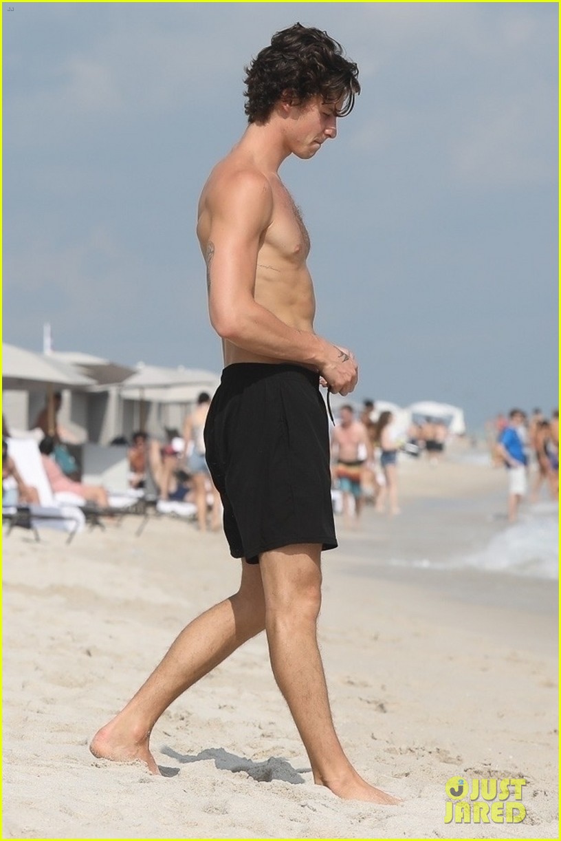 Shawn Mendes Kicks Off His Friday Morning with a Beach Outing! | Photo ...
