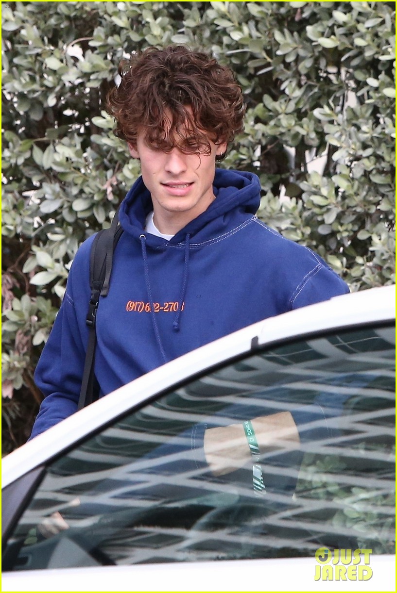Shawn Mendes Flies Out of Miami After His Quick Trip | Photo 1335162 ...