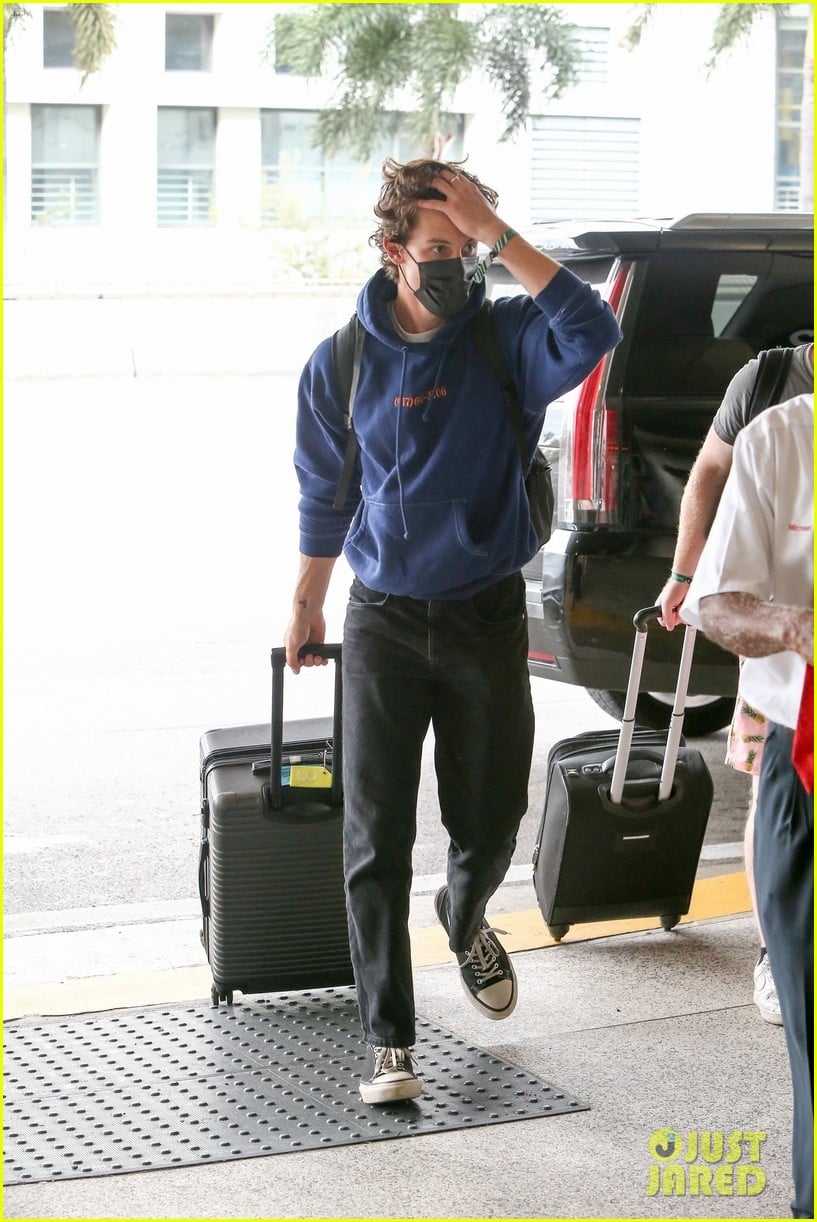 Shawn Mendes Flies Out of Miami After His Quick Trip | Photo 1335178 ...