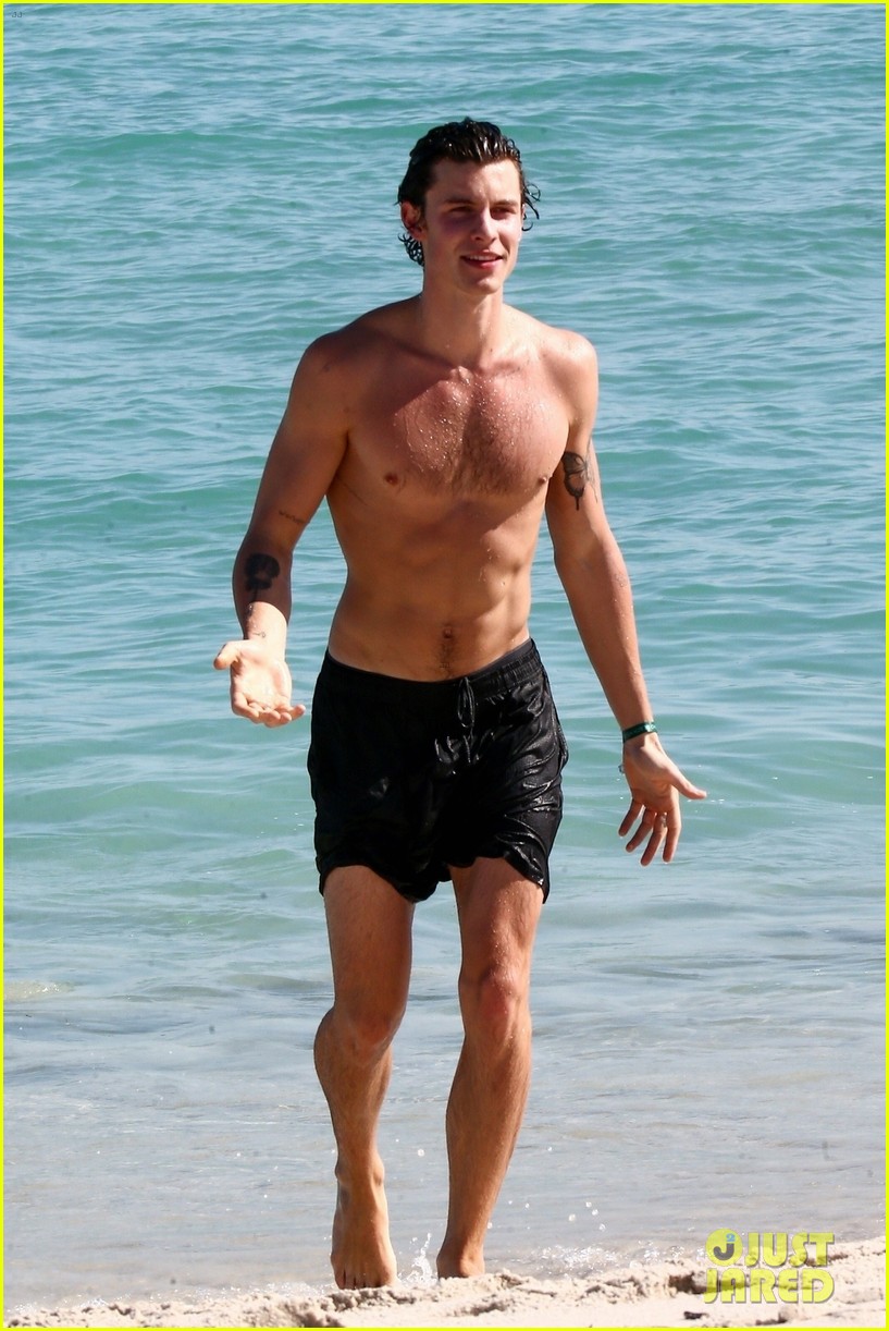 Shawn Mendes Shows Off His Shirtless Bod at the Beach In Miami (Photos ...