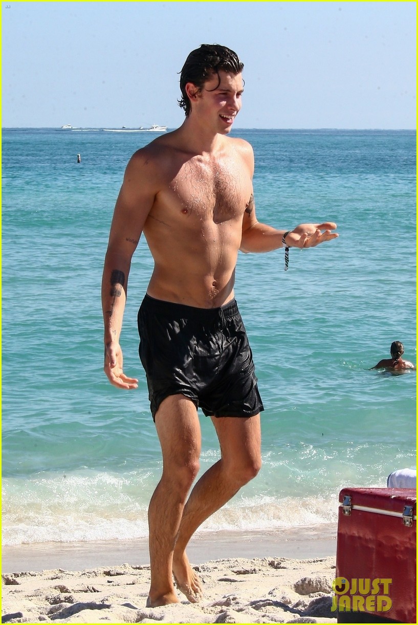 Shawn Mendes Shows Off His Shirtless Bod at the Beach In Miami (Photos ...